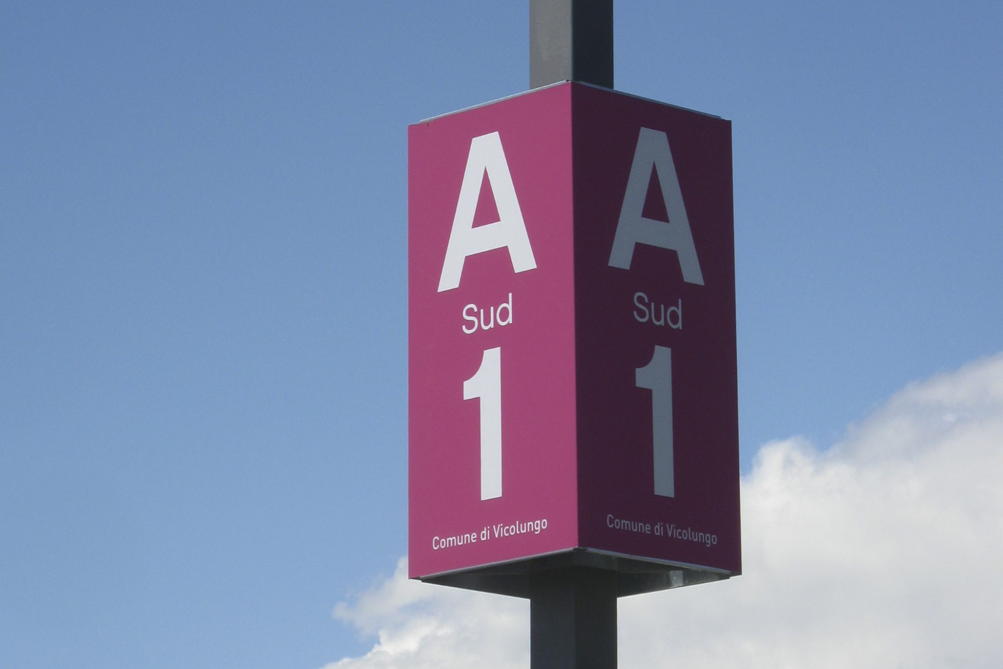 Signage for outlets and shopping centres - Nos Italy